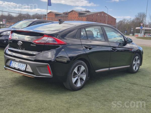 Melns Hyundai Ioniq 2019 Liepāja, ar dzinēja tilpumu 1.60 L un nobraukumu 260 tūkst. km par 9600 €, foto 5 vietnē AUTOMOTO.COM.LV
