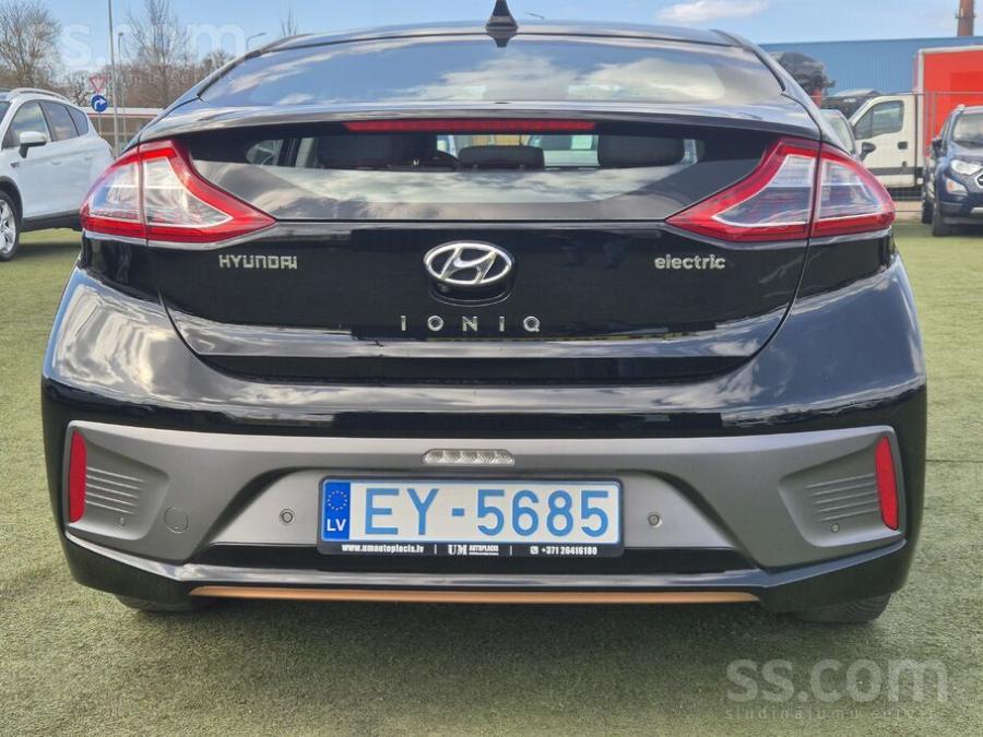 Черный Хендай Ioniq 2019 в Лиепая, объемом двигателя 1.60 л и пробегом 260 тыс. км за 9600 €, фото 7 на AUTOMOTO.COM.LV