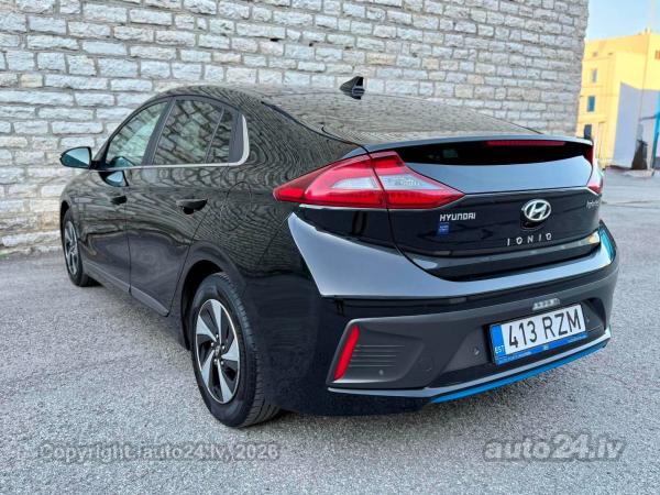 Black Hyundai Ioniq 2019 in Tallinn, with an engine capacity of 1.60 L and mileage of 205 thousand km for 11200 €, photo 3 on AUTOMOTO.COM.LV