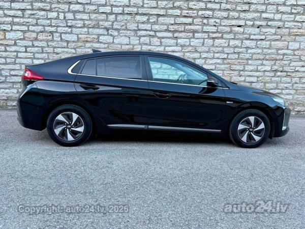 Black Hyundai Ioniq 2019 in Tallinn, with an engine capacity of 1.60 L and mileage of 205 thousand km for 11200 €, photo 6 on AUTOMOTO.COM.LV