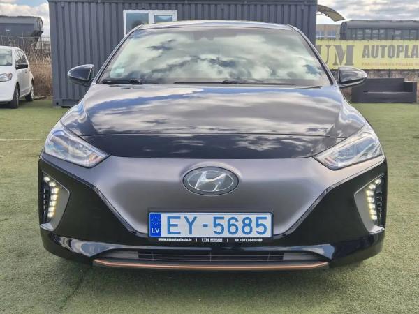 Melns Hyundai Ioniq 2019 Liepāja, ar dzinēja tilpumu 0.00 L un nobraukumu 260 tūkst. km par 9600 €, foto 2 vietnē AUTOMOTO.COM.LV