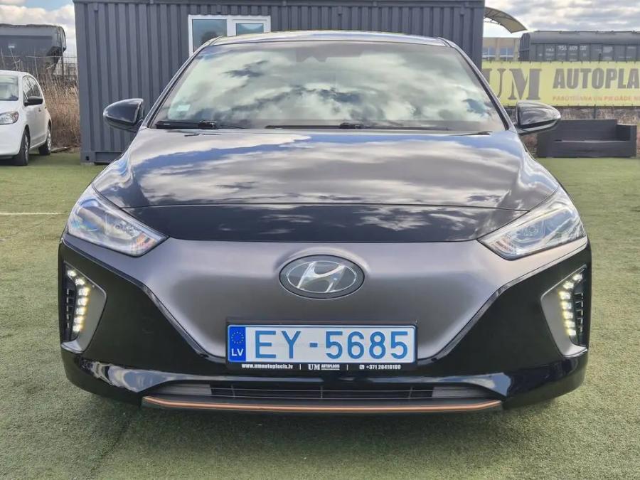 Black Hyundai Ioniq 2019 in Liepaja, with an engine capacity of 0.00 L and mileage of 260 thousand km for 9600 €, photo 3 on AUTOMOTO.COM.LV