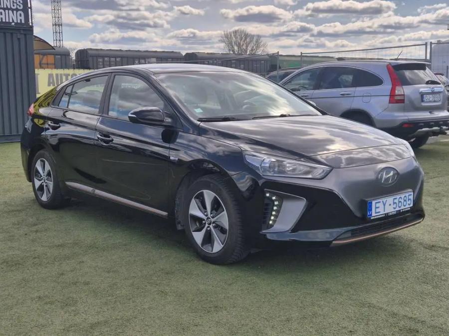 Black Hyundai Ioniq 2019 in Liepaja, with an engine capacity of 0.00 L and mileage of 260 thousand km for 9600 €, photo 4 on AUTOMOTO.COM.LV
