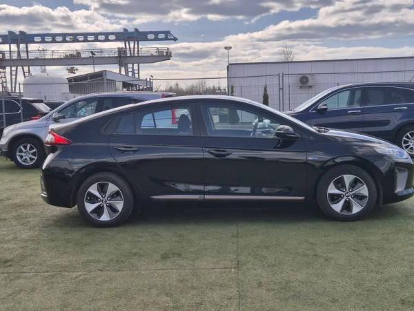 Melns Hyundai Ioniq 2019 Liepāja, ar dzinēja tilpumu 0.00 L un nobraukumu 260 tūkst. km par 9600 €, foto 4 vietnē AUTOMOTO.COM.LV