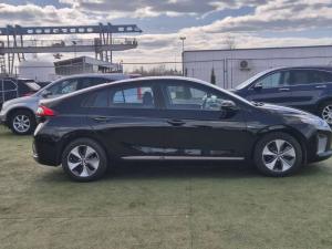 Black Hyundai Ioniq 2019 in Liepaja, with an engine capacity of 0.00 L and mileage of 260 thousand km for 9600 €, photo 5 on AUTOMOTO.COM.LV