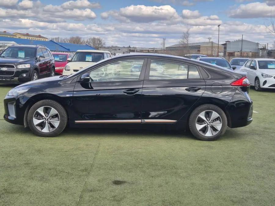 Black Hyundai Ioniq 2019 in Liepaja, with an engine capacity of 0.00 L and mileage of 260 thousand km for 9600 €, photo 9 on AUTOMOTO.COM.LV