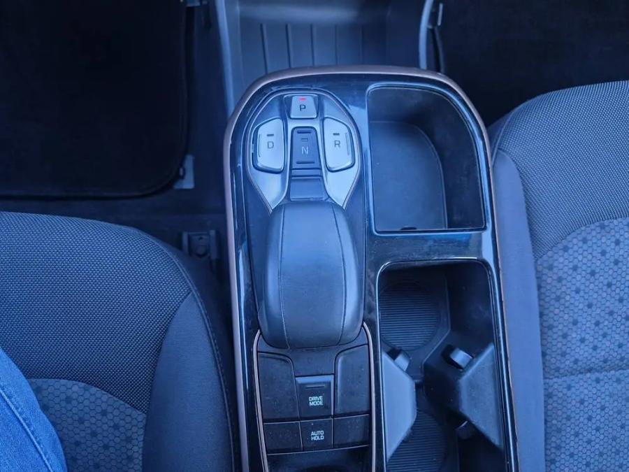 Black Hyundai Ioniq 2019 in Liepaja, with an engine capacity of 0.00 L and mileage of 260 thousand km for 9600 €, photo 16 on AUTOMOTO.COM.LV