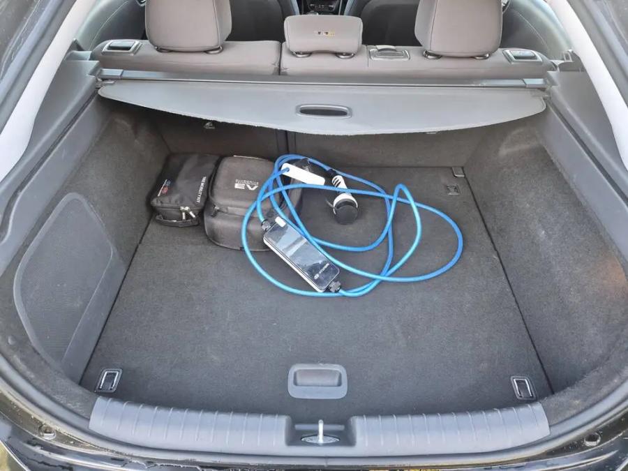 Black Hyundai Ioniq 2019 in Liepaja, with an engine capacity of 0.00 L and mileage of 260 thousand km for 9600 €, photo 23 on AUTOMOTO.COM.LV