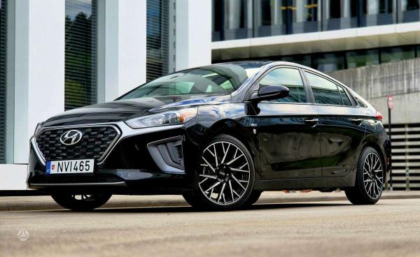 Black Hyundai Ioniq 2020 in Vilnius, with an engine capacity of 1.58 L and mileage of 56 thousand km for 14883 €, photo 6 on AUTOMOTO.COM.LV