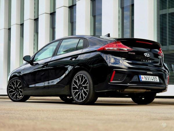 Black Hyundai Ioniq 2020 in Vilnius, with an engine capacity of 1.58 L and mileage of 56 thousand km for 14883 €, photo 7 on AUTOMOTO.COM.LV
