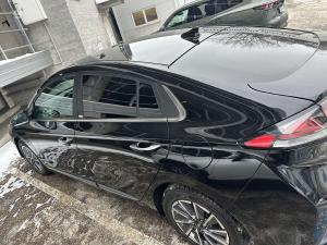 Black Hyundai Ioniq 2021 in Vilnius, with an engine capacity of 0.00 L and mileage of 62 thousand km for 17000 €, photo 3 on AUTOMOTO.COM.LV