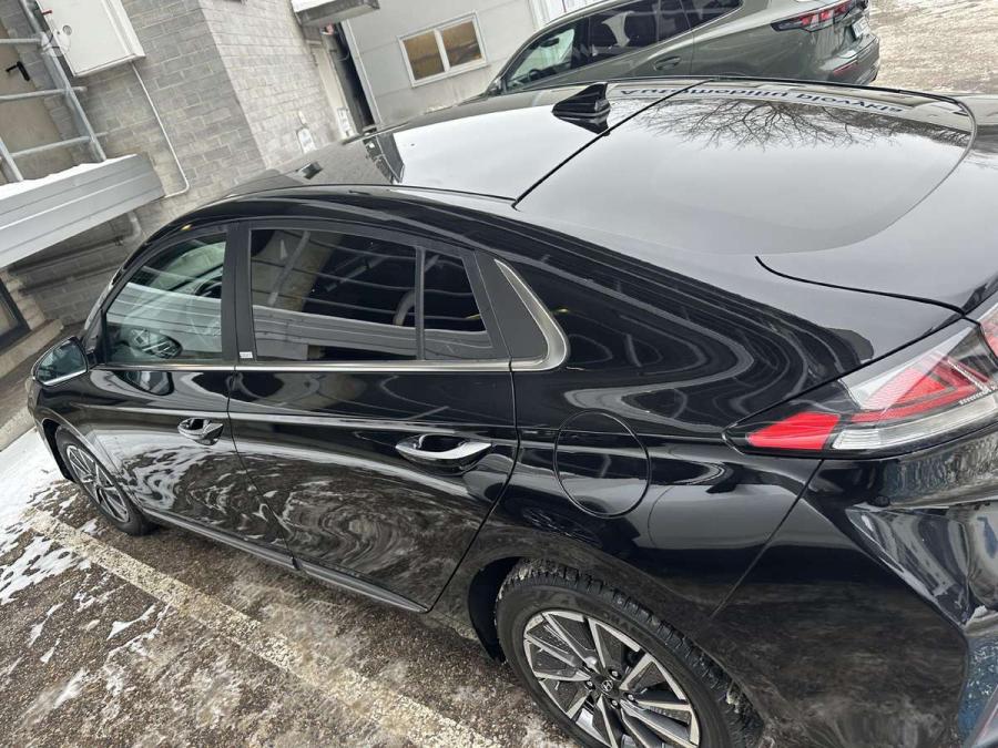 Black Hyundai Ioniq 2021 in Vilnius, with an engine capacity of 0.00 L and mileage of 62 thousand km for 17000 €, photo 3 on AUTOMOTO.COM.LV
