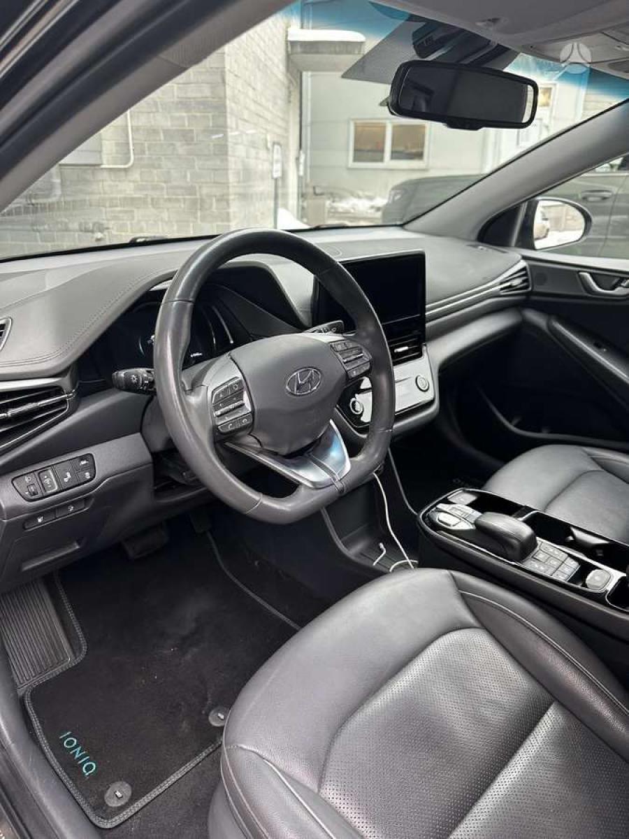 Black Hyundai Ioniq 2021 in Vilnius, with an engine capacity of 0.00 L and mileage of 62 thousand km for 17000 €, photo 11 on AUTOMOTO.COM.LV