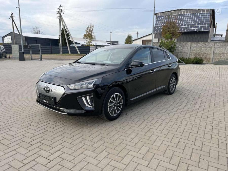 Black Hyundai Ioniq 2022 in Taurage, with an engine capacity of 0.00 L and mileage of 62 thousand km for 14250 €, photo 2 on AUTOMOTO.COM.LV