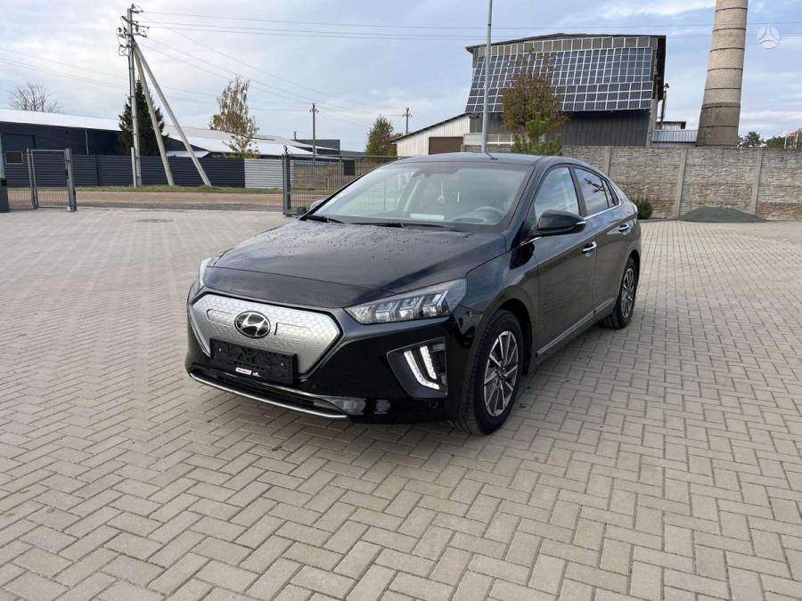 Black Hyundai Ioniq 2022 in Taurage, with an engine capacity of 0.00 L and mileage of 62 thousand km for 14250 €, photo 3 on AUTOMOTO.COM.LV