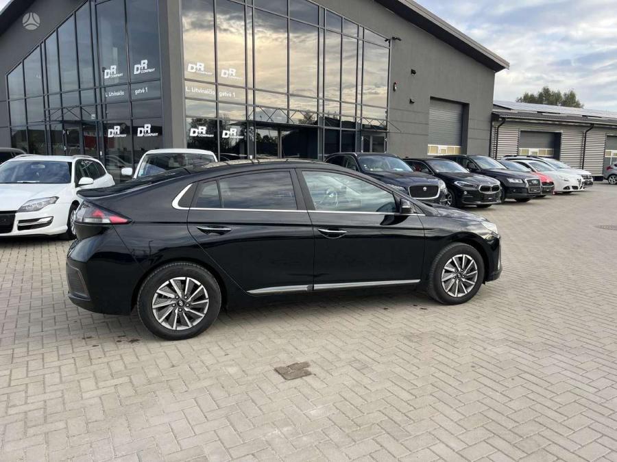Black Hyundai Ioniq 2022 in Taurage, with an engine capacity of 0.00 L and mileage of 62 thousand km for 14250 €, photo 6 on AUTOMOTO.COM.LV