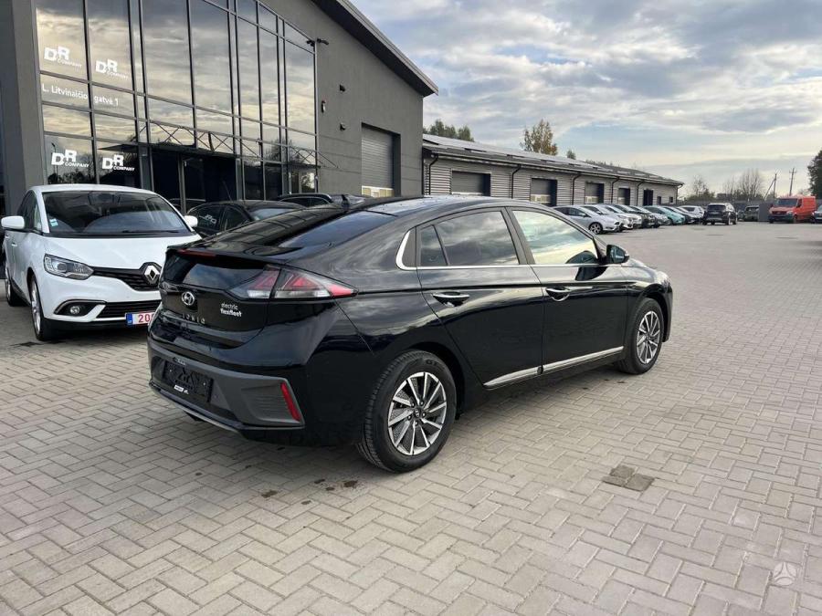 Black Hyundai Ioniq 2022 in Taurage, with an engine capacity of 0.00 L and mileage of 62 thousand km for 14250 €, photo 7 on AUTOMOTO.COM.LV
