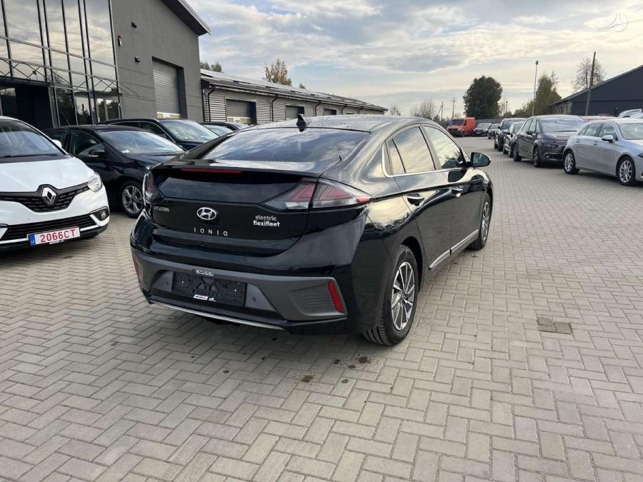 Black Hyundai Ioniq 2022 in Taurage, with an engine capacity of 0.00 L and mileage of 62 thousand km for 14250 €, photo 8 on AUTOMOTO.COM.LV