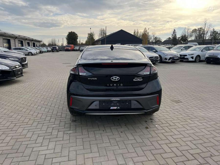 Black Hyundai Ioniq 2022 in Taurage, with an engine capacity of 0.00 L and mileage of 62 thousand km for 14250 €, photo 9 on AUTOMOTO.COM.LV