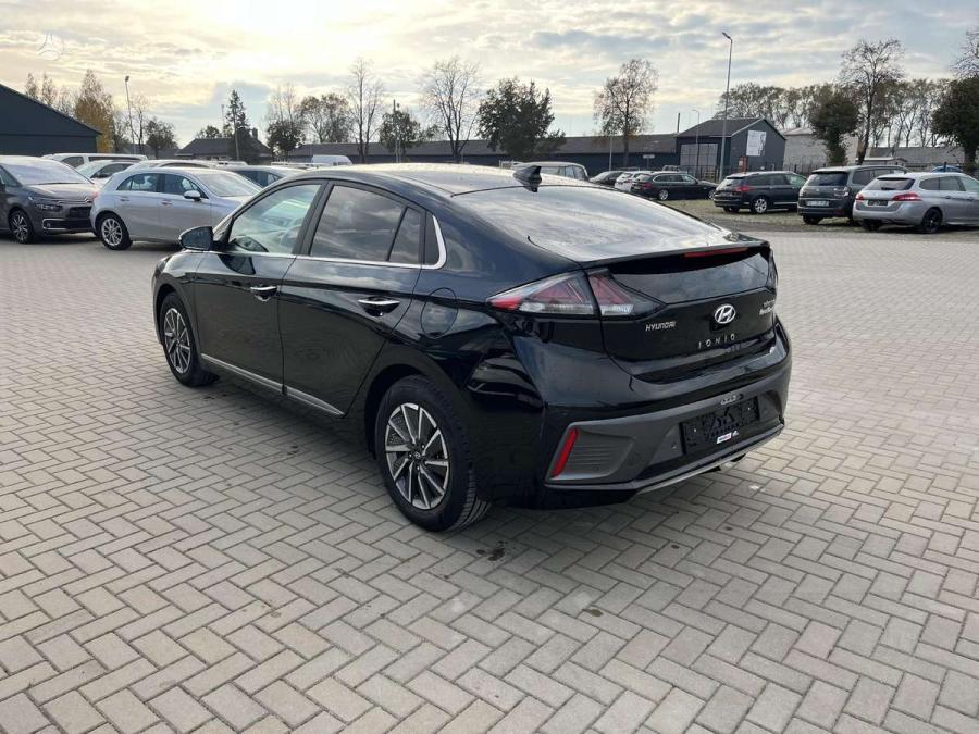 Black Hyundai Ioniq 2022 in Taurage, with an engine capacity of 0.00 L and mileage of 62 thousand km for 14250 €, photo 10 on AUTOMOTO.COM.LV