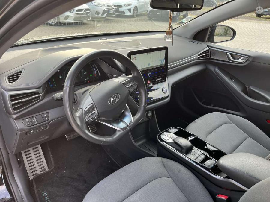 Black Hyundai Ioniq 2022 in Taurage, with an engine capacity of 0.00 L and mileage of 62 thousand km for 14250 €, photo 19 on AUTOMOTO.COM.LV
