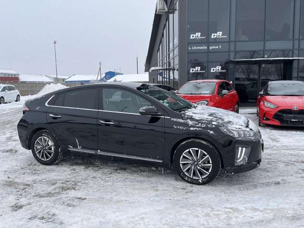 Melns Hyundai Ioniq 2022 Tauragė, ar dzinēja tilpumu 0.00 L un nobraukumu 62 tūkst. km par 14250 €, foto 1 vietnē AUTOMOTO.COM.LV