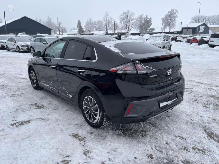 Melns Hyundai Ioniq 2022 Tauragė, ar dzinēja tilpumu 0.00 L un nobraukumu 62 tūkst. km par 14250 €, foto 10 vietnē AUTOMOTO.COM.LV