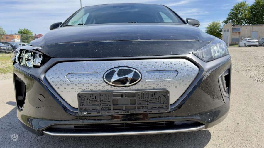 Black Hyundai Ioniq 2022 in Siauliai, with an engine capacity of 0.00 L and mileage of 75 thousand km for 11400 €, photo 3 on AUTOMOTO.COM.LV