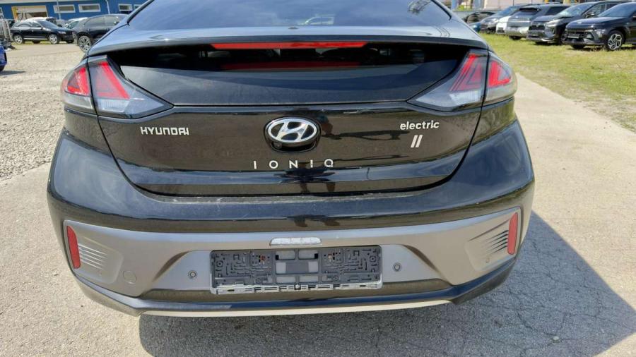 Black Hyundai Ioniq 2022 in Siauliai, with an engine capacity of 0.00 L and mileage of 75 thousand km for 11400 €, photo 6 on AUTOMOTO.COM.LV