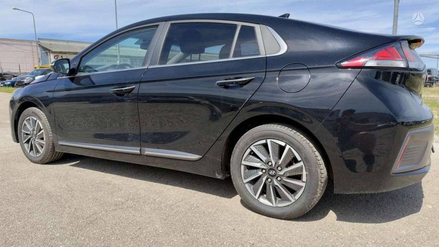 Black Hyundai Ioniq 2022 in Siauliai, with an engine capacity of 0.00 L and mileage of 75 thousand km for 11400 €, photo 7 on AUTOMOTO.COM.LV