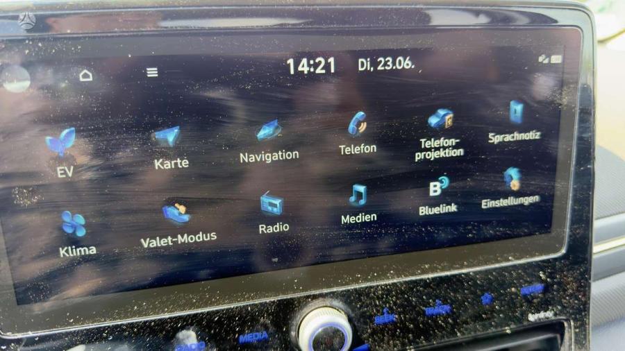 Black Hyundai Ioniq 2022 in Siauliai, with an engine capacity of 0.00 L and mileage of 75 thousand km for 11400 €, photo 24 on AUTOMOTO.COM.LV