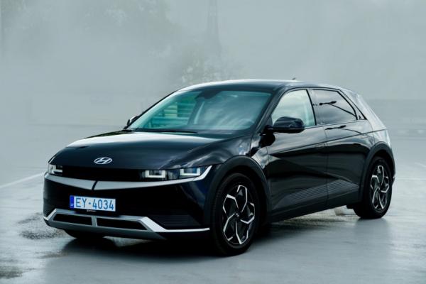 Черный Хендай Ioniq 2023 в Рига, объемом двигателя 0.00 л и пробегом 58 тыс. км за 28650 €, фото 1 на AUTOMOTO.COM.LV