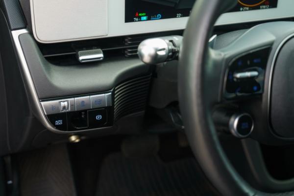 Black Hyundai Ioniq 2023 in Riga, with an engine capacity of 0.00 L and mileage of 58 thousand km for 28650 €, photo 10 on AUTOMOTO.COM.LV