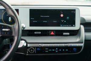 Melns Hyundai Ioniq 2023 Rīga, ar dzinēja tilpumu 0.00 L un nobraukumu 58 tūkst. km par 28650 €, foto 12 vietnē AUTOMOTO.COM.LV