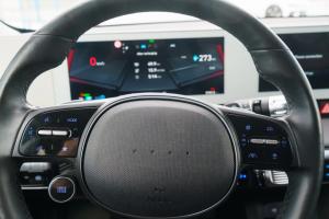 Melns Hyundai Ioniq 2023 Rīga, ar dzinēja tilpumu 0.00 L un nobraukumu 58 tūkst. km par 28650 €, foto 16 vietnē AUTOMOTO.COM.LV