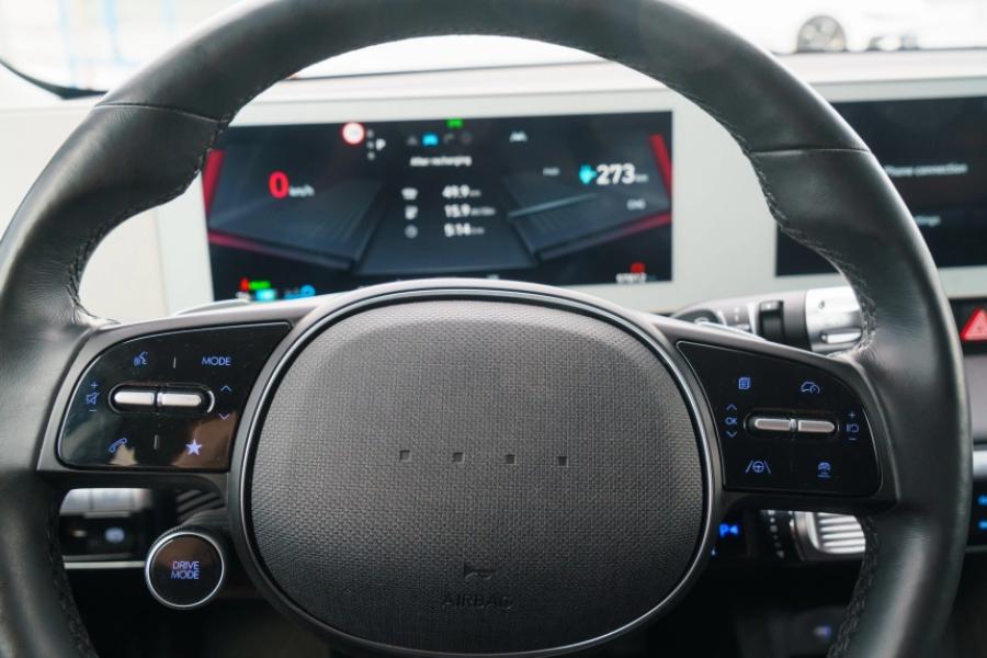 Melns Hyundai Ioniq 2023 Rīga, ar dzinēja tilpumu 0.00 L un nobraukumu 58 tūkst. km par 28650 €, foto 16 vietnē AUTOMOTO.COM.LV