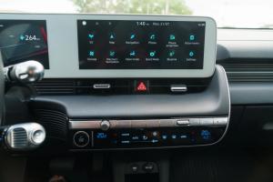 Melns Hyundai Ioniq 2023 Rīga, ar dzinēja tilpumu 0.00 L un nobraukumu 58 tūkst. km par 28650 €, foto 20 vietnē AUTOMOTO.COM.LV