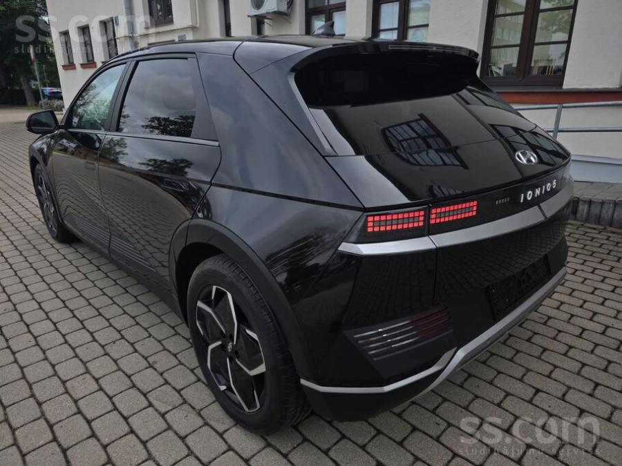 Black Hyundai Ioniq 2023 in Jelgava, with an engine capacity of 0.00 L and mileage of 87 thousand km for 25800 €, photo 4 on AUTOMOTO.COM.LV