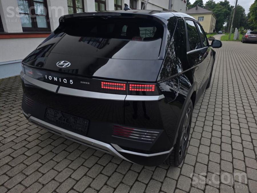 Black Hyundai Ioniq 2023 in Jelgava, with an engine capacity of 0.00 L and mileage of 87 thousand km for 25800 €, photo 5 on AUTOMOTO.COM.LV
