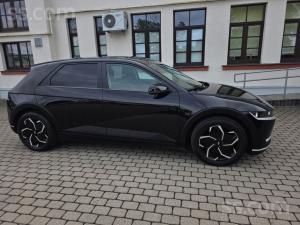 Black Hyundai Ioniq 2023 in Jelgava, with an engine capacity of 0.00 L and mileage of 87 thousand km for 25800 €, photo 6 on AUTOMOTO.COM.LV