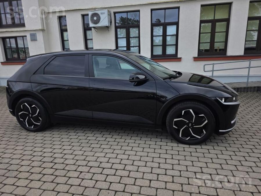 Black Hyundai Ioniq 2023 in Jelgava, with an engine capacity of 0.00 L and mileage of 87 thousand km for 25800 €, photo 6 on AUTOMOTO.COM.LV