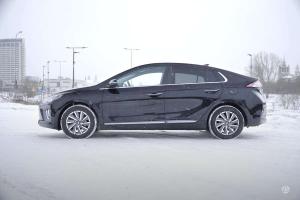 Black Hyundai Ioniq 2022 in Vilnius, with an engine capacity of 0.00 L and mileage of 46 thousand km for 20990 €, photo 3 on AUTOMOTO.COM.LV