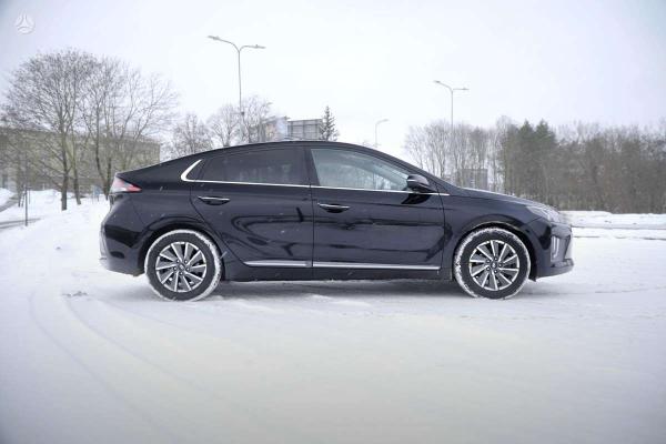 Melns Hyundai Ioniq 2022 Viļņa, ar dzinēja tilpumu 0.00 L un nobraukumu 46 tūkst. km par 20990 €, foto 4 vietnē AUTOMOTO.COM.LV