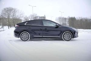 Black Hyundai Ioniq 2022 in Vilnius, with an engine capacity of 0.00 L and mileage of 46 thousand km for 20990 €, photo 4 on AUTOMOTO.COM.LV