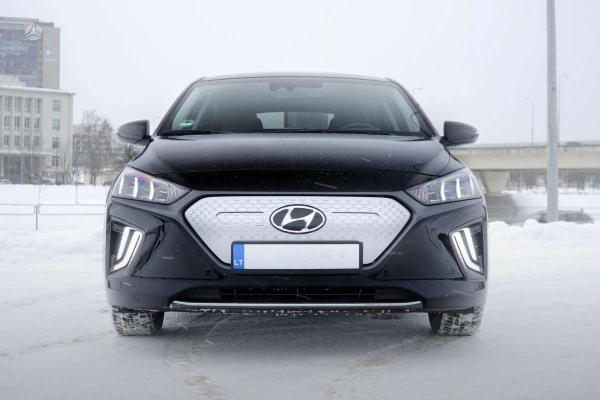 Melns Hyundai Ioniq 2022 Viļņa, ar dzinēja tilpumu 0.00 L un nobraukumu 46 tūkst. km par 20990 €, foto 5 vietnē AUTOMOTO.COM.LV