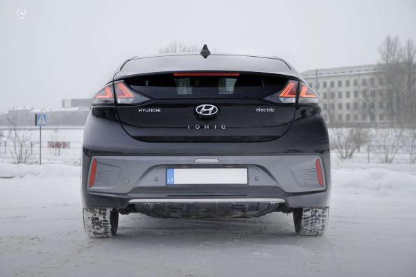 Melns Hyundai Ioniq 2022 Viļņa, ar dzinēja tilpumu 0.00 L un nobraukumu 46 tūkst. km par 20990 €, foto 6 vietnē AUTOMOTO.COM.LV