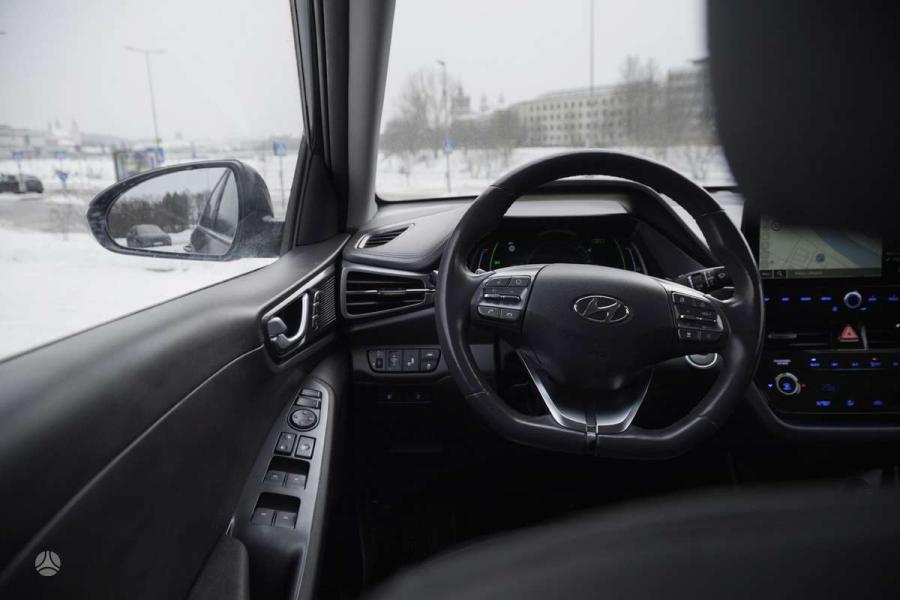 Black Hyundai Ioniq 2022 in Vilnius, with an engine capacity of 0.00 L and mileage of 46 thousand km for 20990 €, photo 18 on AUTOMOTO.COM.LV