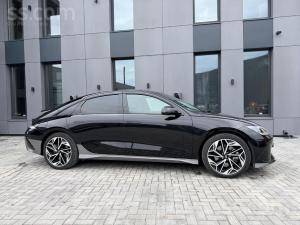 Black Hyundai Ioniq 2024 in Riga, with an engine capacity of 1.80 L and mileage of 27 thousand km for 42000 €, photo 4 on AUTOMOTO.COM.LV