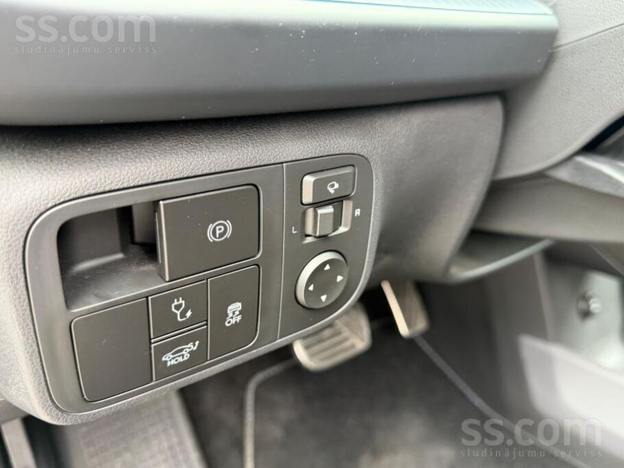 Black Hyundai Ioniq 2024 in Riga, with an engine capacity of 1.80 L and mileage of 27 thousand km for 42000 €, photo 9 on AUTOMOTO.COM.LV