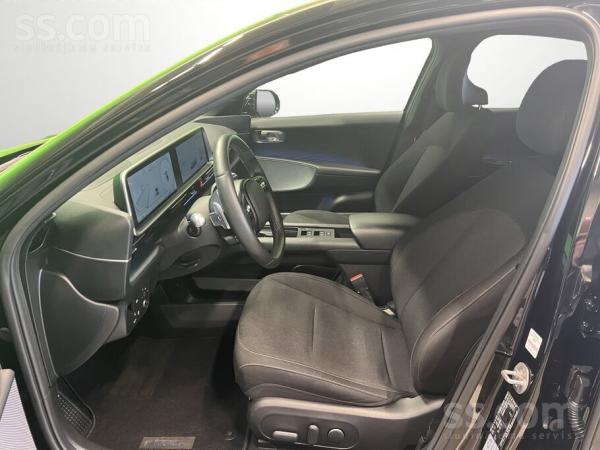 Hyundai Ioniq 2024 Rīga vietnē Melns Hyundai Ioniq 2024 Rīga, ar dzinēja tilpumu 0.00 L un nobraukumu 34 tūkst. km par 34490 €, foto 11 vietnē AUTOMOTO.COM.LV